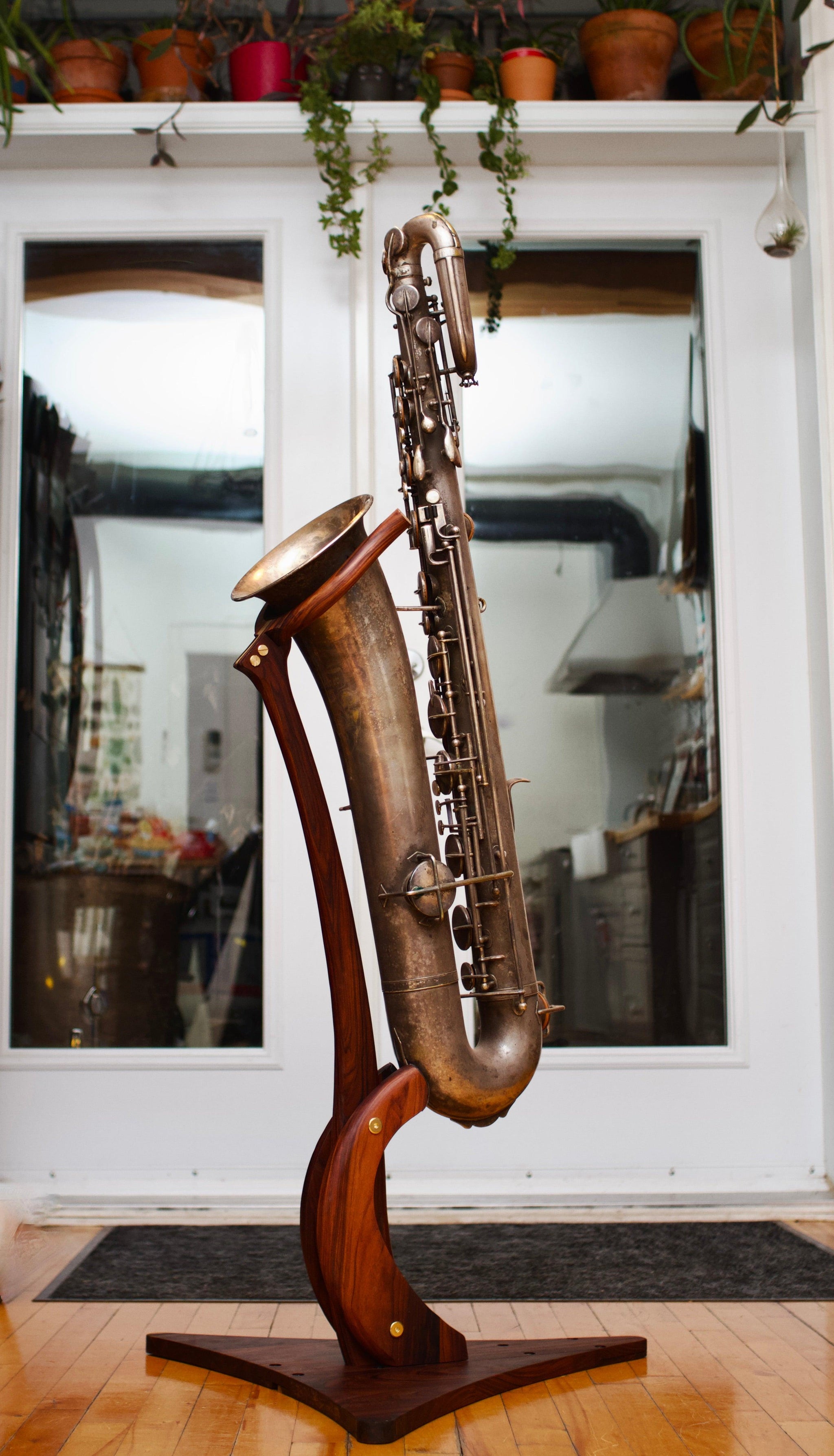 Solid Wood Sax Stand – Wood & Winds