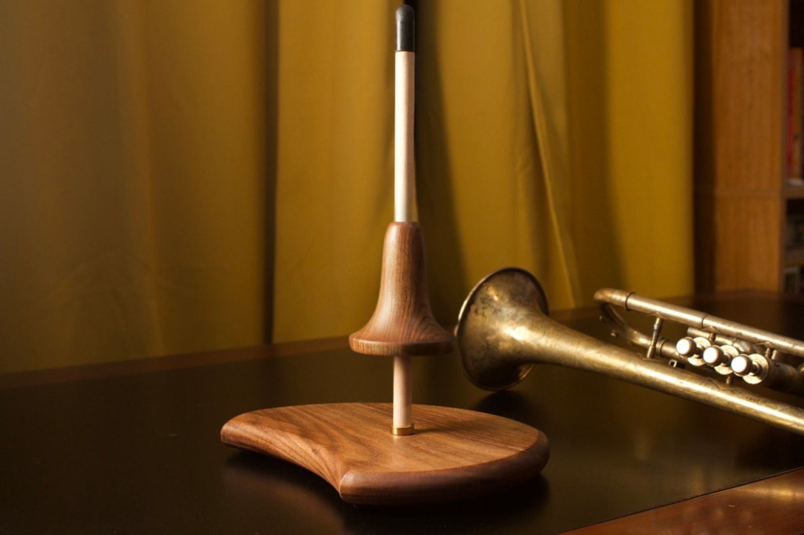 Trumpet Floor Stand – Wood & Winds