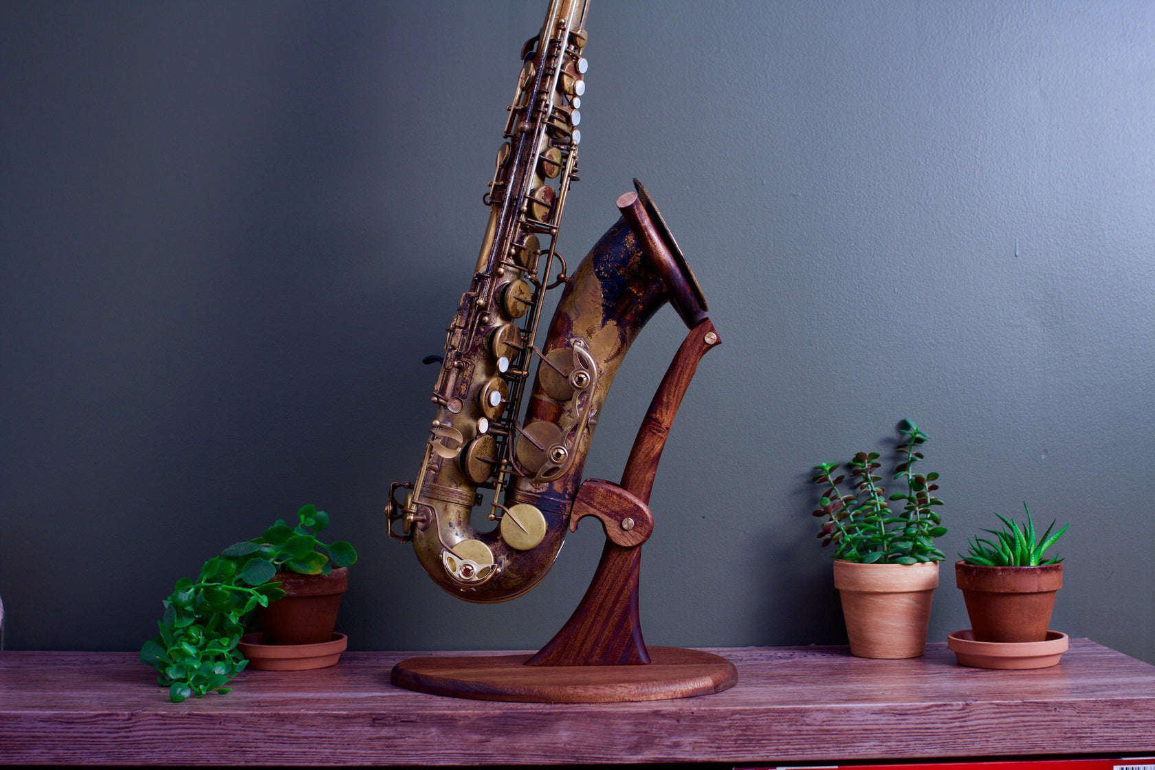 Solid Wood Sax Stand – Wood & Winds