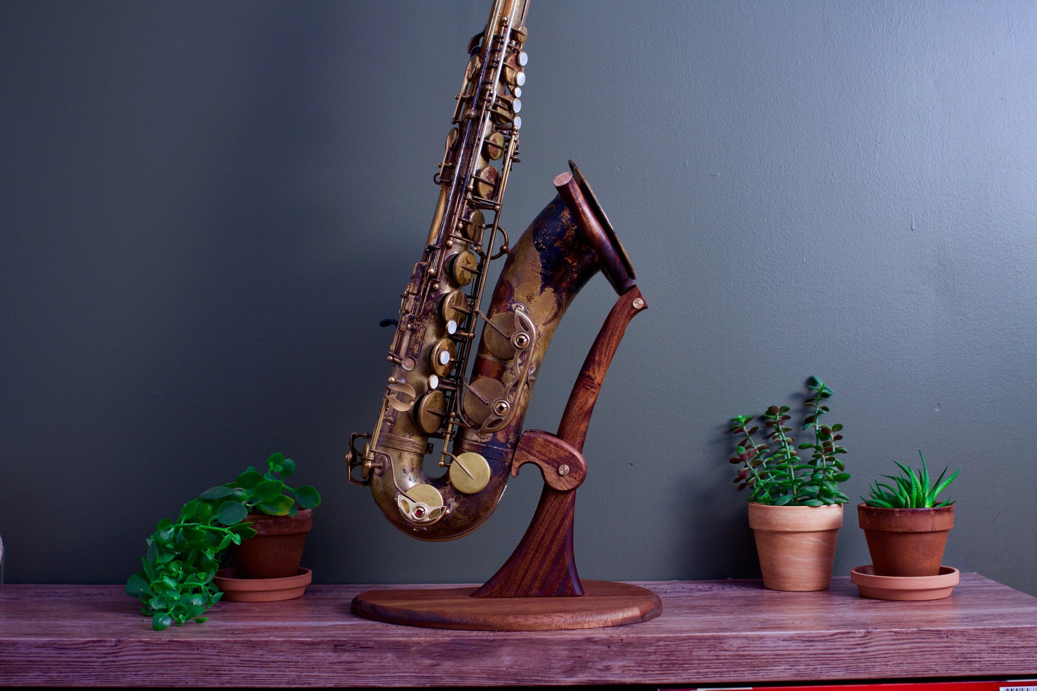 Solid Wood Sax Stand – Wood & Winds
