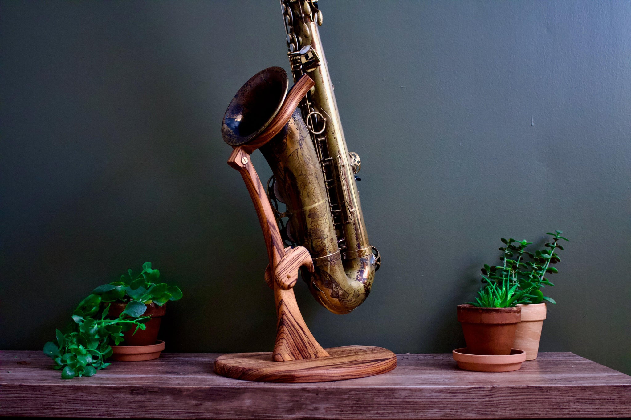 Solid Wood Sax Stand – Wood & Winds