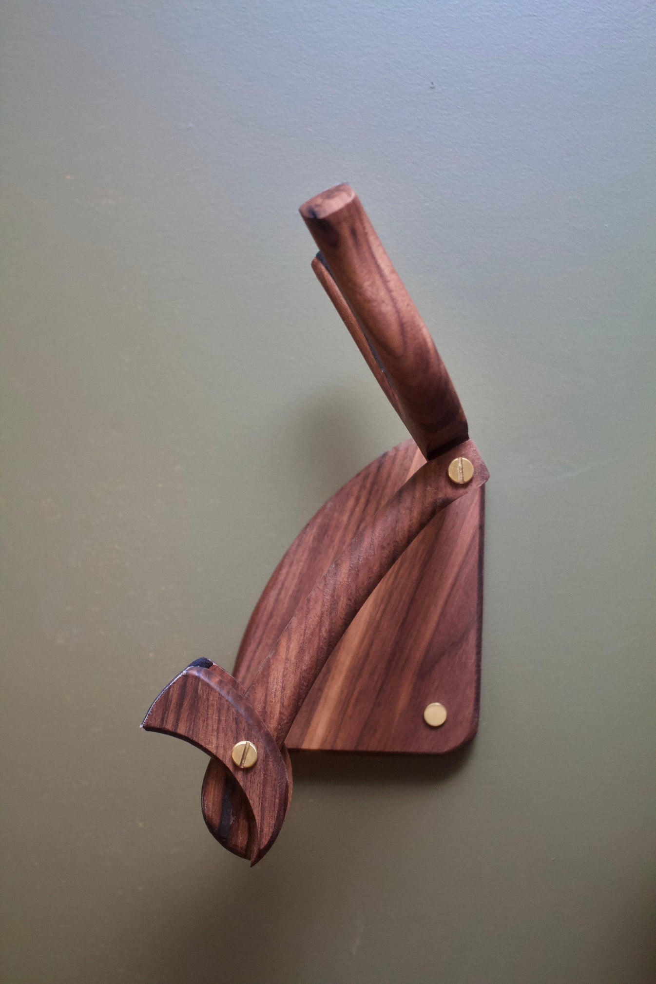 The Wall Hanger - Saxophone Wall Stand – Wood & Winds